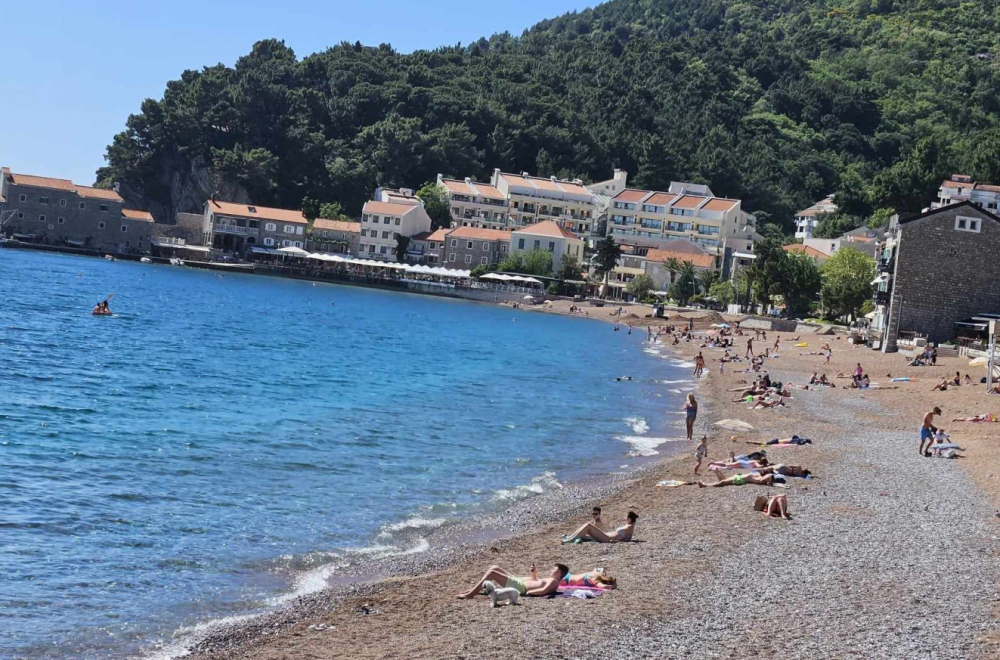 Prepune plaže, kupanje u moru već 1. maja: Letnje slike stižu iz ...