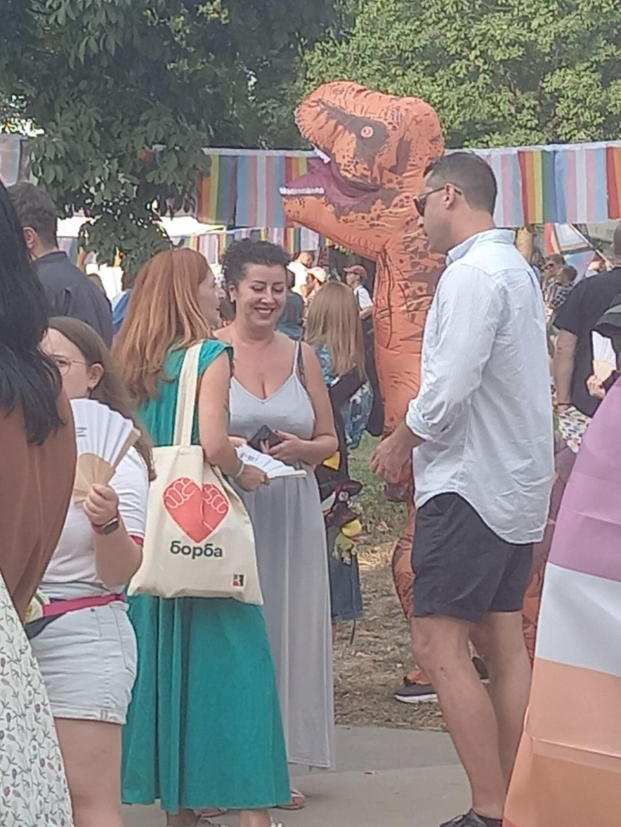 Završen prvi blokaderski Prajd; Kuma Olivera Kovačević – blokaderka iz Đilasove stranke; Sramne ...