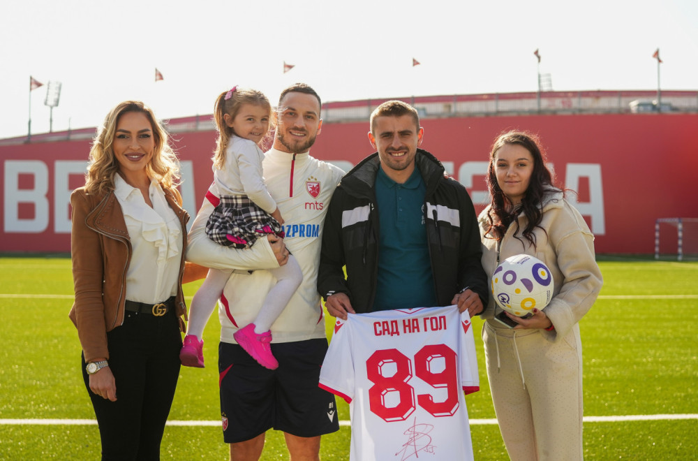 Sad na gol, Aleksija! Arnautović ugostio porodicu iz Goraždevca posle donacije Zvezde i ...