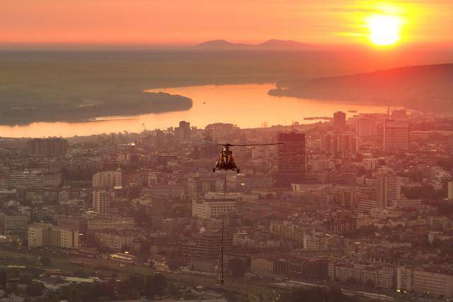 Kako je postavljan vrh pilona na Mostu na Adi FOTO - B92