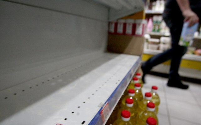 Život na KiM četiri dana posle: Rafovi prazni, pijaca pusta FOTO - B92