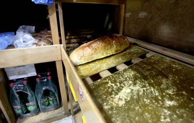 Život na KiM četiri dana posle: Rafovi prazni, pijaca pusta FOTO - B92