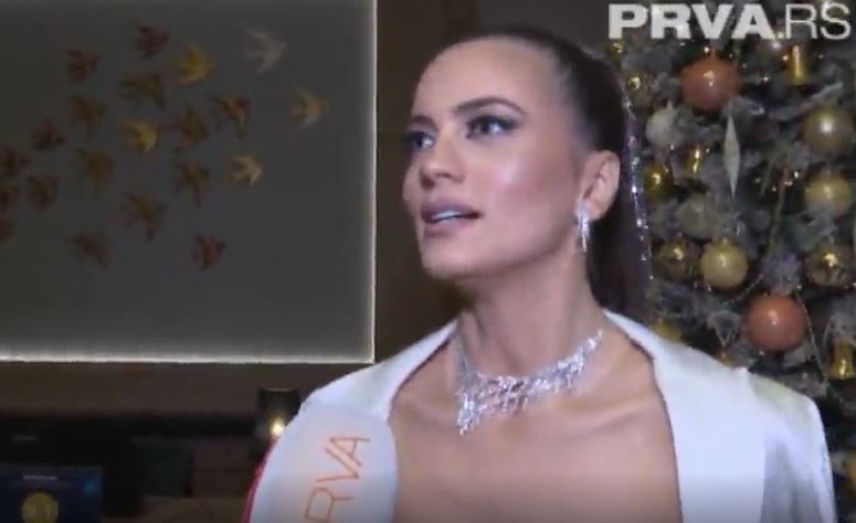 Danas je jedna od naših NAJPOPULARNIJIH pevačica: Da li uopšte pretpostavljate ko je devojčica ...