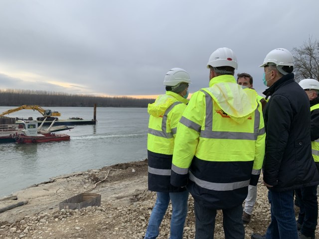 Kako teku radovi na novom mostu preko Save: Do sada završeno 300 šipova ...