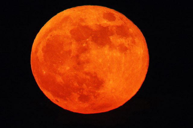 Širom sveta divili se retkom "crvenom super Mesecu" FOTO - B92