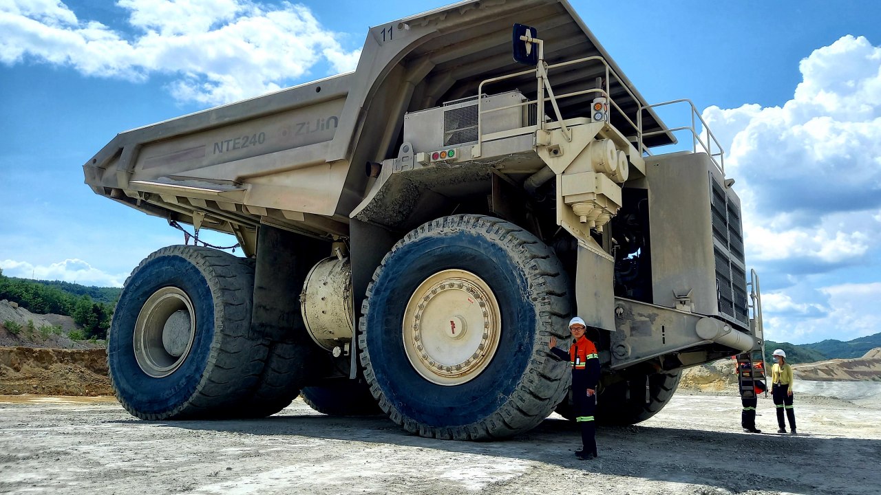 Gigantski damperi i svemirski prizori: B92.net na terenu gde će moći da ...