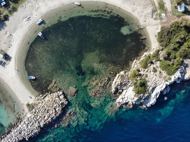 Plaže u Grčkoj prepune meduza - 92Putovanja