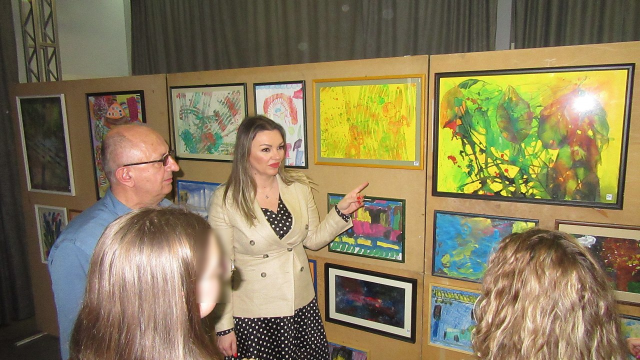 Prodajna izložba slika dece sa autizmom na Novom Beogradu - Beograd ...