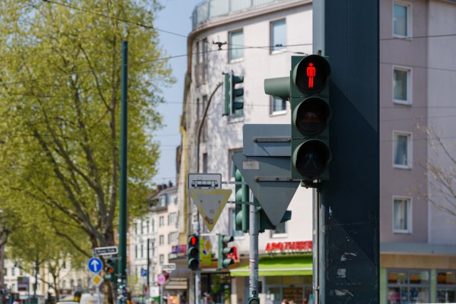 Semafori za pešake sa žutim svetlom – gde to ima? - B92