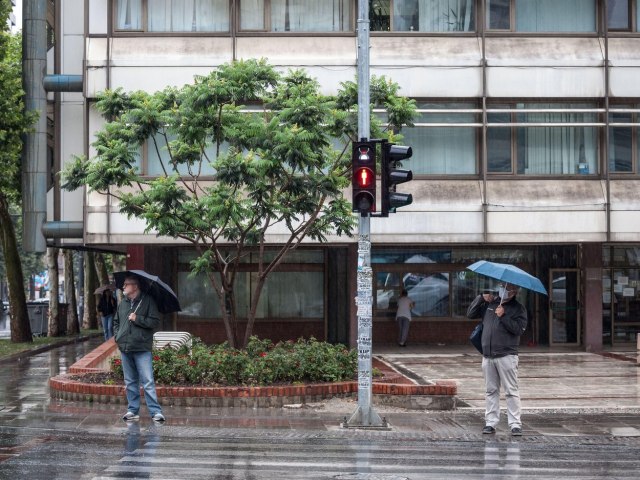 RHMZ upozorava: Jaki pljuskovi, grmljavina i grad - B92