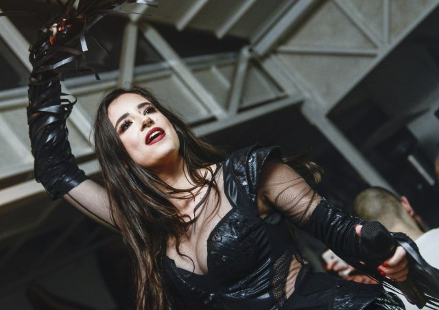 Kuma Prajda Mc Sajsi uzburkala duhove: Nadrkano hodanje, gazim; "Prodala si se..." - B92