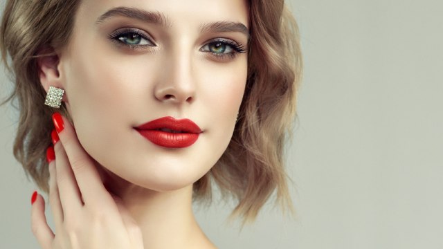 Ako volite crveni karmin, a mislite da vam ne stoji? Imamo trik koji će ...