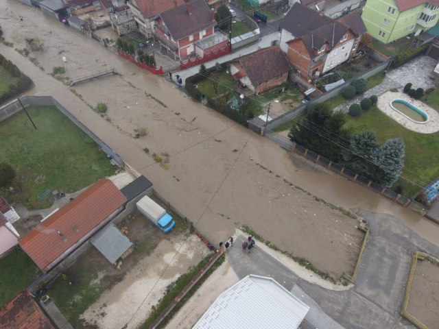Poplave u Novom Pazaru: Izlila se reka Jošanica FOTO - B92