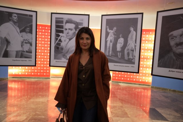 Glumica se oglasila iz EMIRATA: Skinula se, pa pokazala ZAVIDNU figuru ...