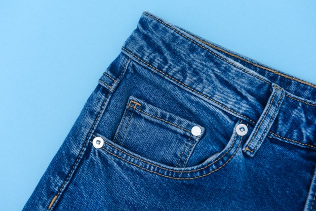 Da li znate čemu služe METALNE NITNE na vašim omiljenim farmerkama ...