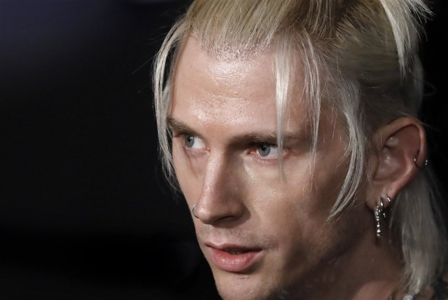 Mašin Gana Kelija udarila struja tokom nastupa VIDEO - B92