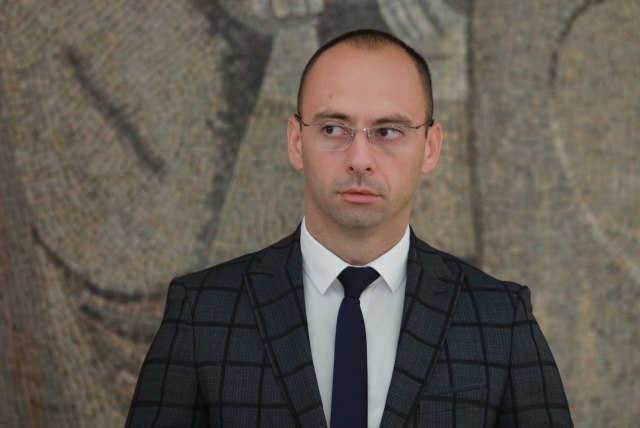 Simić: Srbi na Kosovu se trpe institucionalno nasilje Kurtijeve vlade - B92