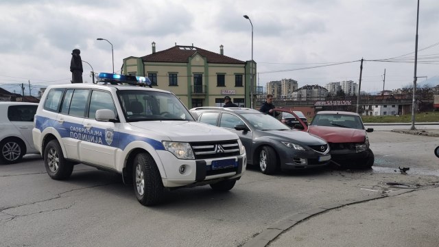 Haos na ulicama, sve ih je više: Čačanska policija imala pune ruke posla - B92