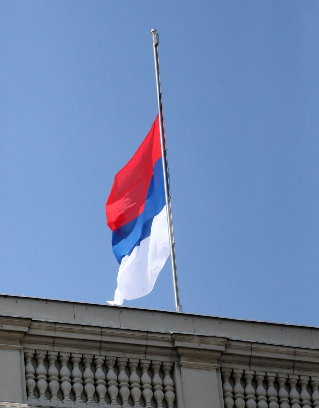 Trodnevna žalost u Srbiji; Zastave na pola koplja FOTO - B92