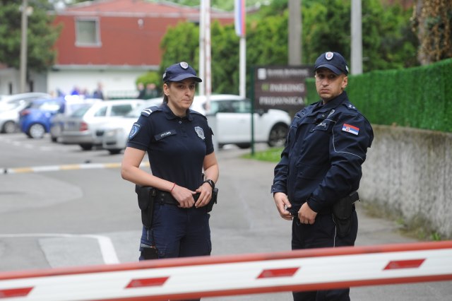 Od danas u 8 policajci u svim školama: Na ovo se posebno obraća pažnja - B92