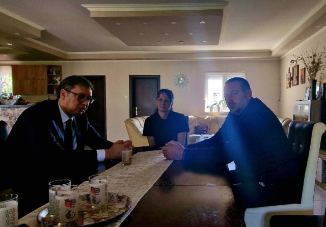Vučić in Dubona and Malo Orašje talks with the families of the massacre ...