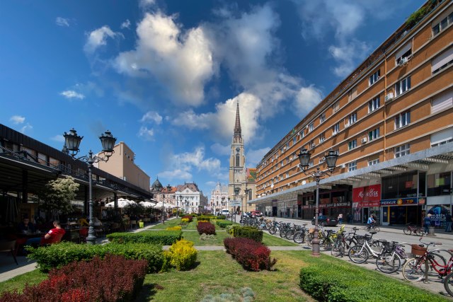 Poslednje pripreme za leto: Uređuje se svaki kvart u Novom Sadu VIDEO - B92
