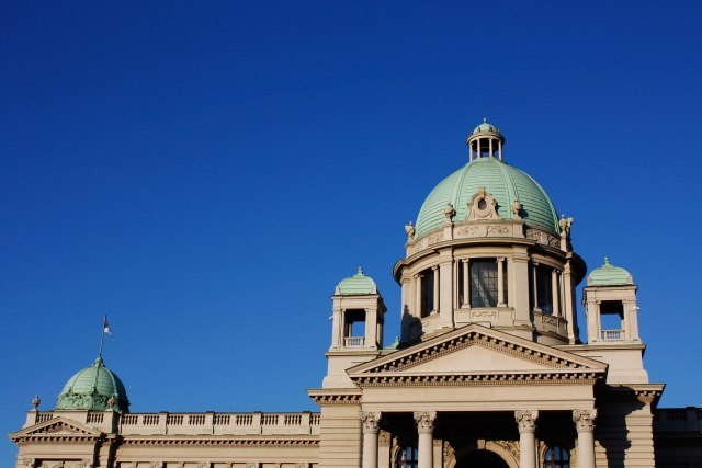 Poslanici opozicije nastavljaju cirkus - B92