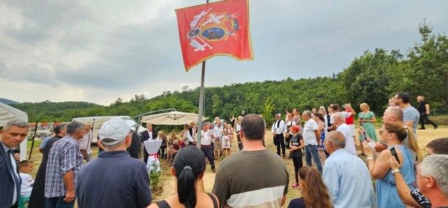 Opet se vije junačka zastava u srcu Srbije FOTO - B92