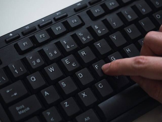 Evo čemu služe F tasteri na vašoj tastaturi i zašto F i J imaju male ...