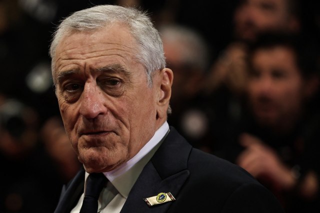 Robert de Niro poludeo na sudu zbog optužbi: "Sram te bilo" - B92