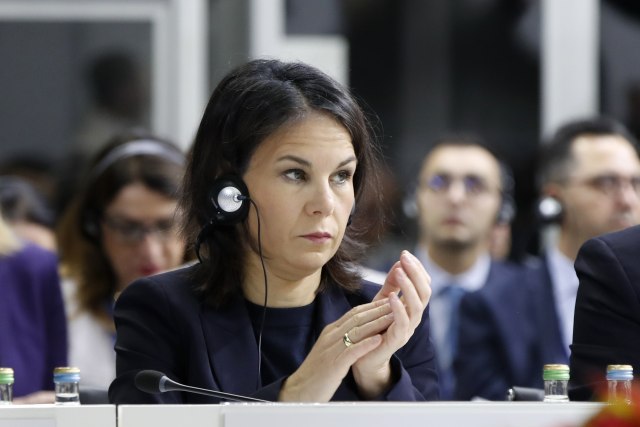 Analena, ne razumeš...; "Upozorena je. Nećemo..." - B92