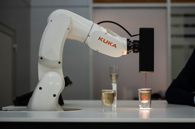 Kompanija KUKA Robotics proslavlja prvu godišnjicu rada u Srbiji - B92