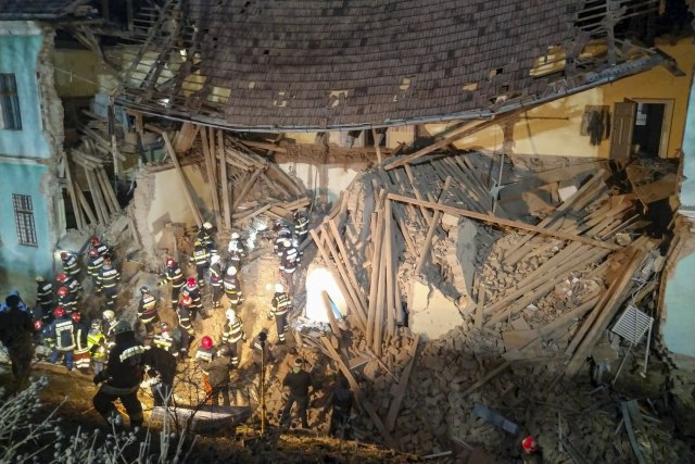 Srušio se deo škole u Rumuniji: Ima mrtvih - B92