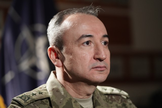 Komandant KFOR-a: Situacija na KiM je mirna, ali... - B92