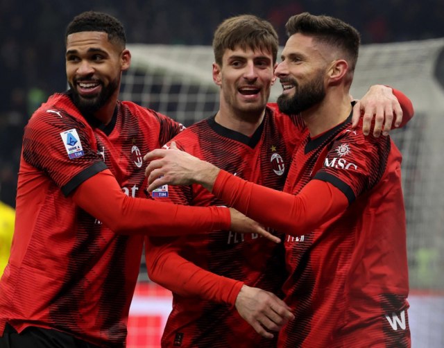 Svilar tri puta vadio loptu iz mreže – Milan srušio Romu - B92 sport