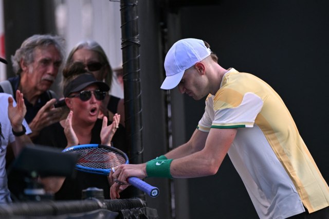 Britanski teniser se ispovraćao na terenu posle pobede u pet setova VIDEO - B92