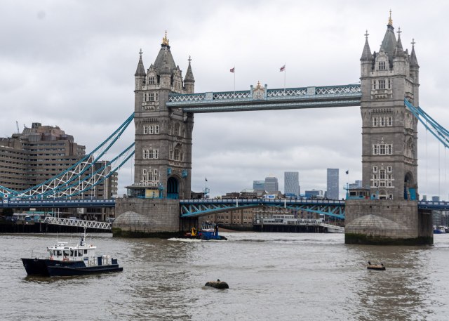 Blokada Londona: Zatvorili su Tauerbridž VIDEO - B92